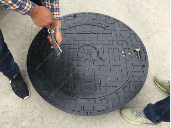 Preparation before installing the manhole cover - Jinmeng Road ...